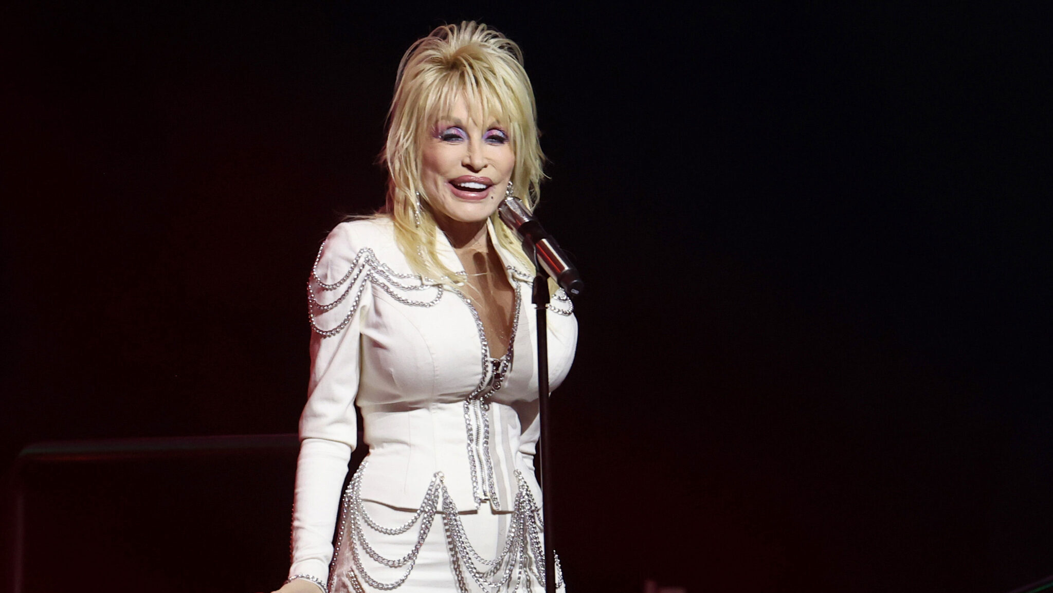 Freida Parton Asks for Prayers as Dolly Parton Faces Health Struggles ...