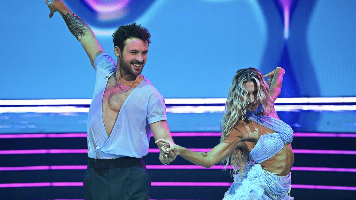 Dylan Efron Slides Into ‘Dancing With The Stars’ Premiere to ‘Milkshake ...