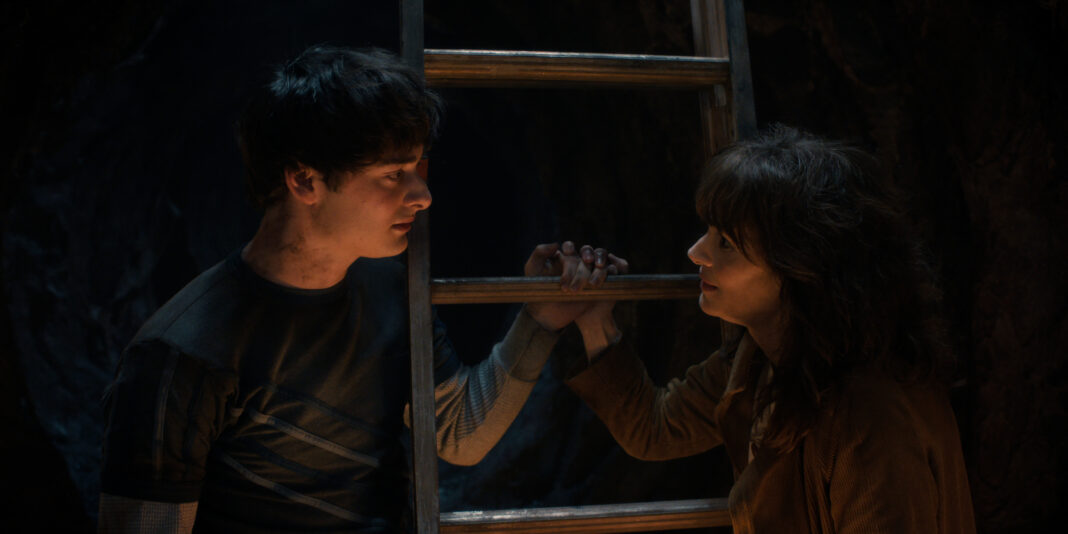 Spoiler Alert: Noah Schnapp Breaks Down Will Byers’ Coming Out Scene in ...