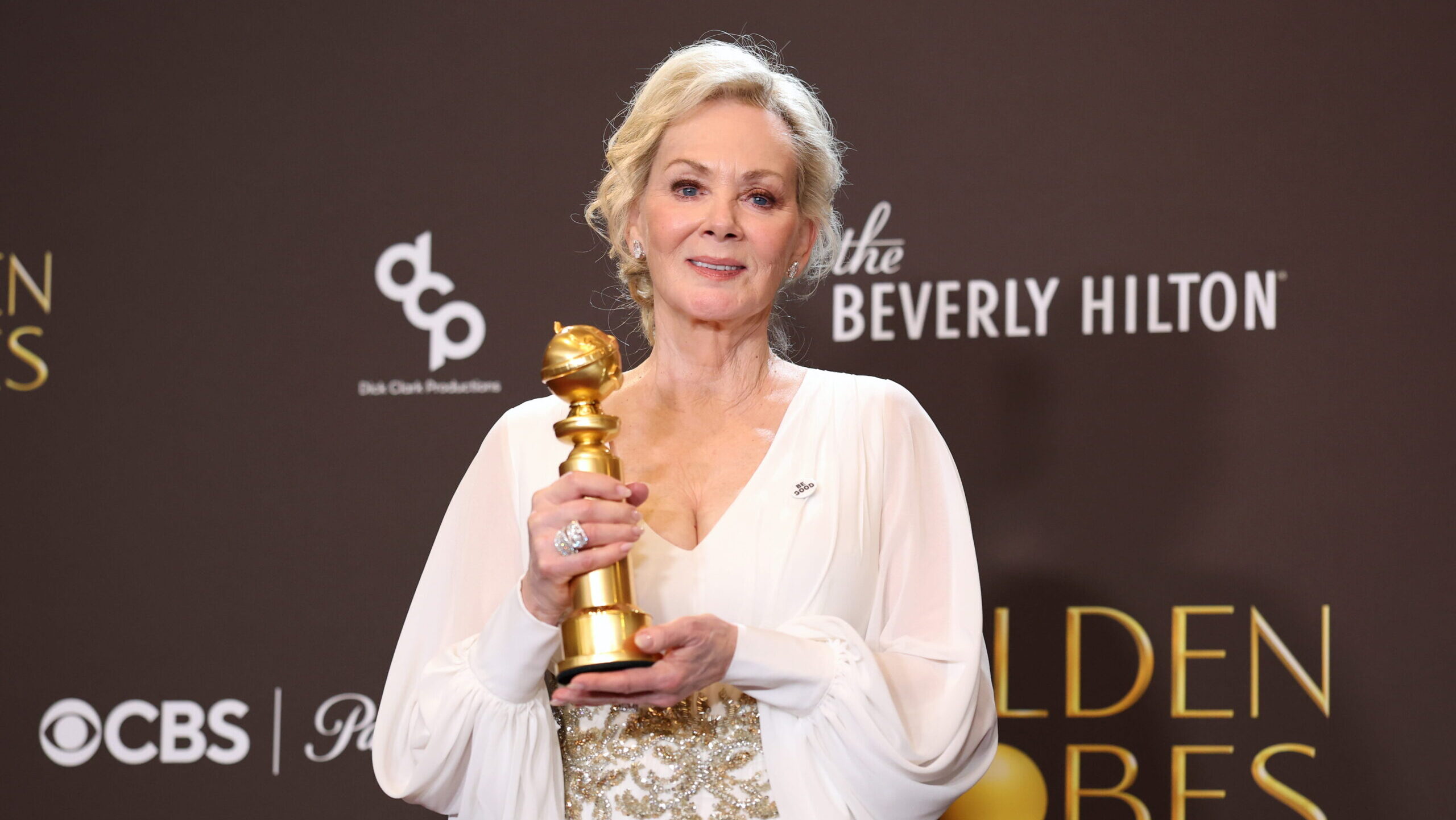 Jean Smart Jokes About Deborah Vance Winning a Golden Globe (Exclusive ...
